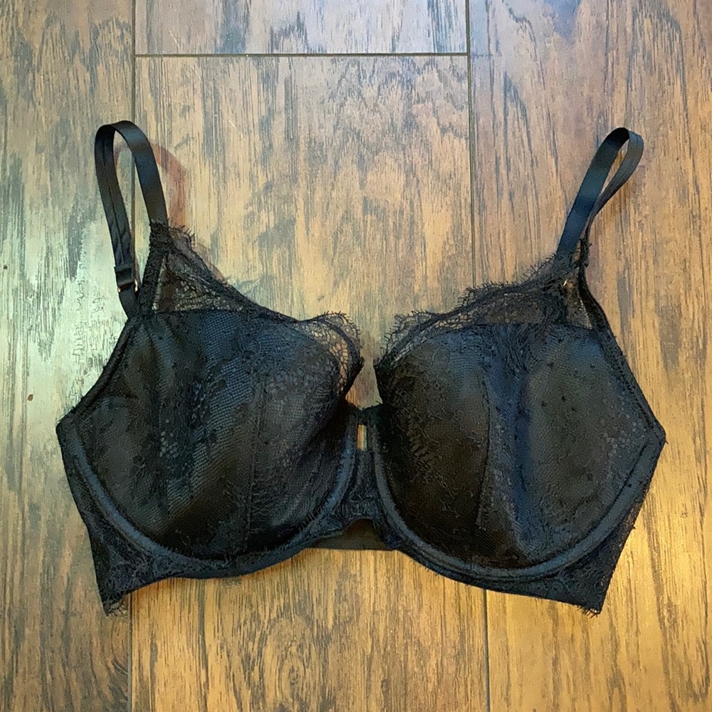 Victoria’s Secret Lace Black Bra - Gem